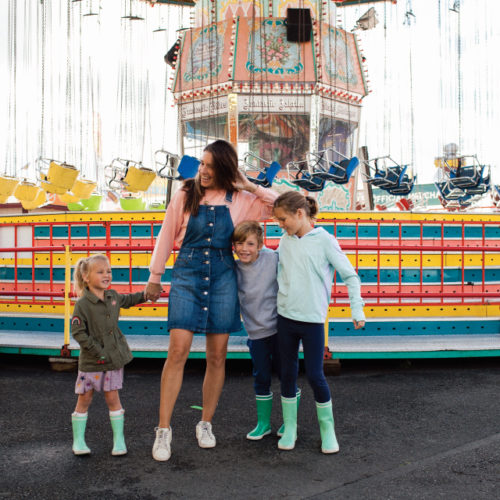 HELLO FRIDAY + CARTING THE KIDS AROUND - RAE ANN KELLY