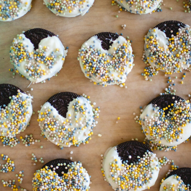 EASY VALENTINE’S DAY TREAT: CHOCOLATE & SPRINKLES HEART OREOS - RAE ANN ...